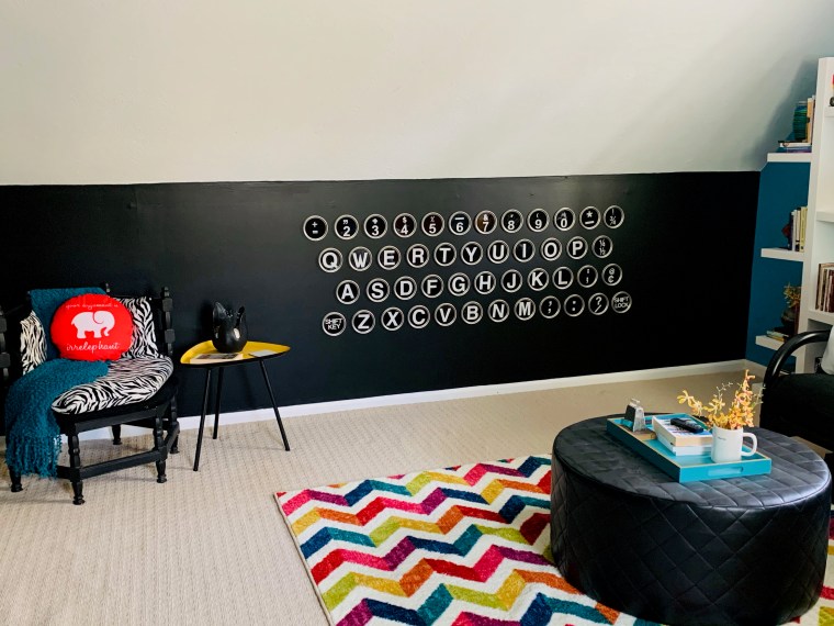 How to Make a Typewriter Keyboard Wall (Video Tutorial!) – Just Might DIY