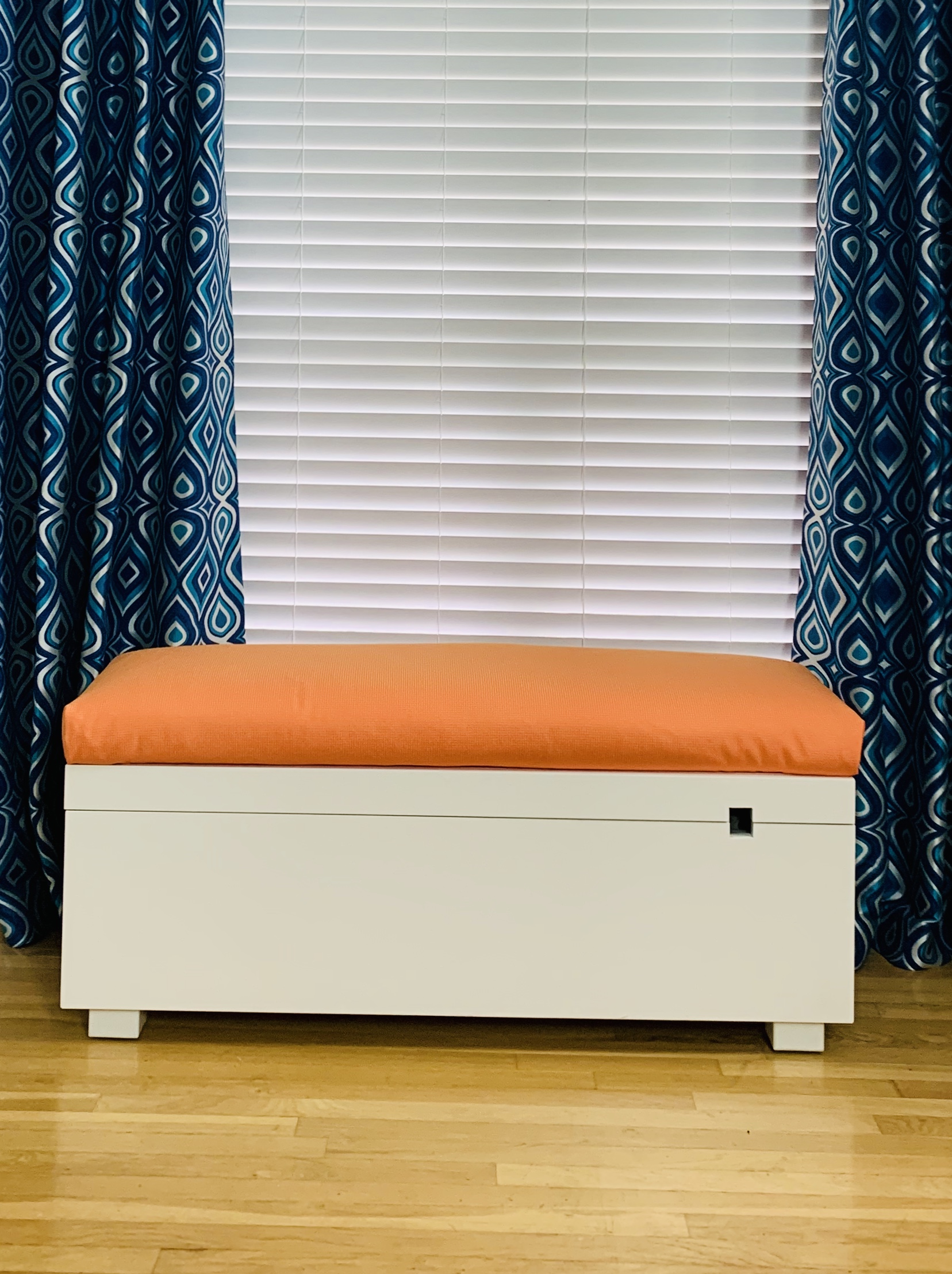 Easy DIY: Make a Bench Cushion! (Video Tutorial!) – Just Might DIY