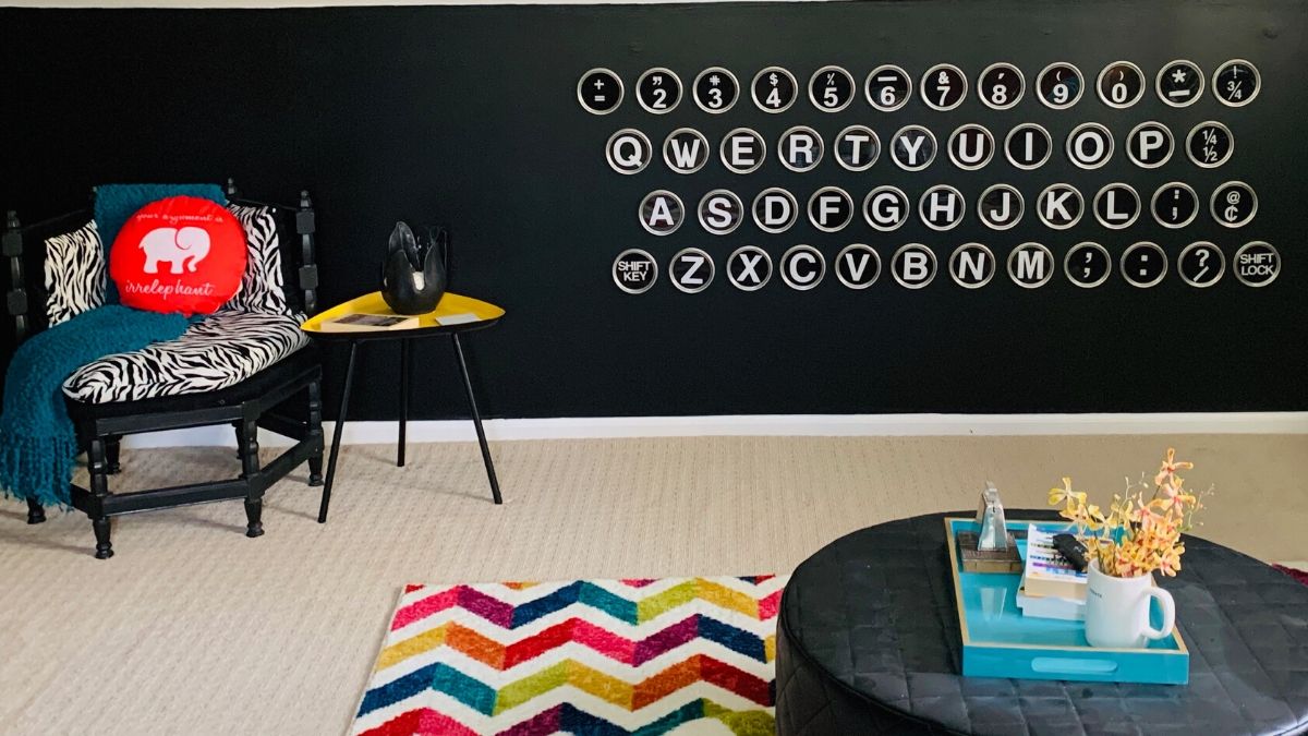 How to Make a Typewriter Keyboard Wall (Video Tutorial!) – Just Might DIY